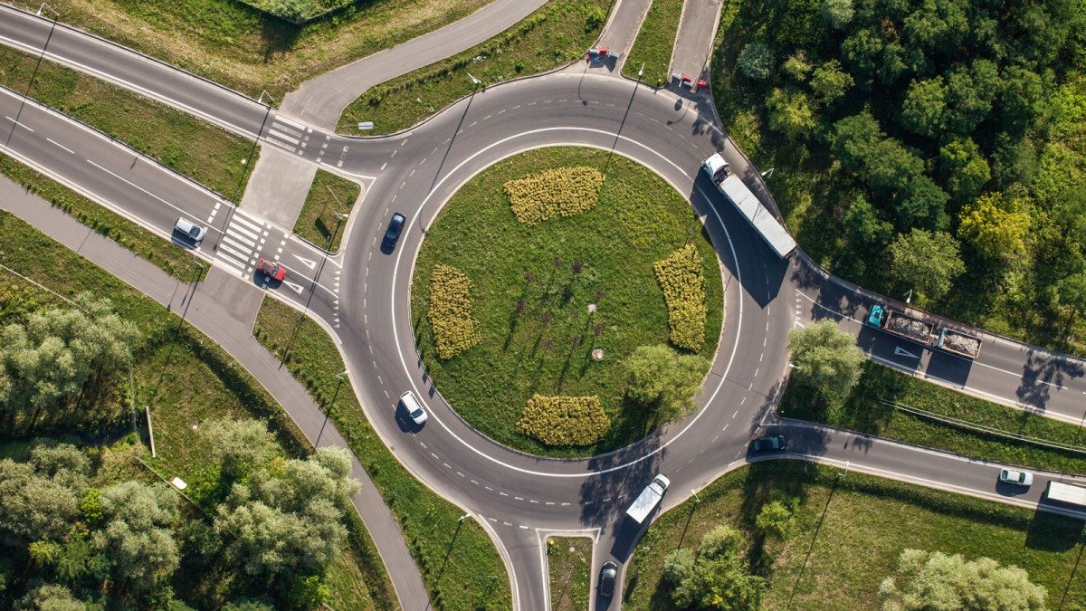 Road Rules Refresher: Traffic Circles and Roundabouts - AMA
