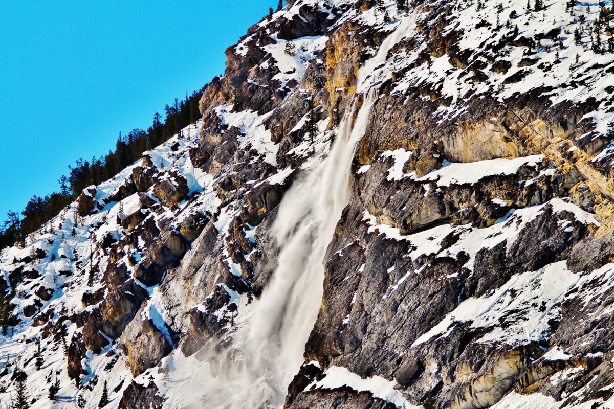 Safety tips for Driving Alberta's World-Famous Icefields Parkway - AMA